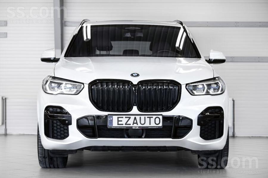 White BMW X5 2022 in Tukums, with an engine capacity of 3.00 L and mileage of 0 thousand km for 55777 €, photo 11 on AUTOMOTO.COM.LV