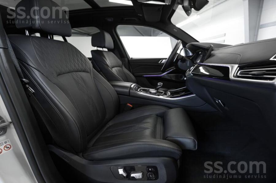 White BMW X5 2022 in Tukums, with an engine capacity of 3.00 L and mileage of 0 thousand km for 55777 €, photo 14 on AUTOMOTO.COM.LV