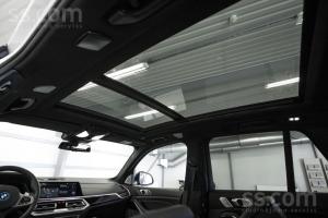 White BMW X5 2022 in Tukums, with an engine capacity of 3.00 L and mileage of 0 thousand km for 55777 €, photo 18 on AUTOMOTO.COM.LV