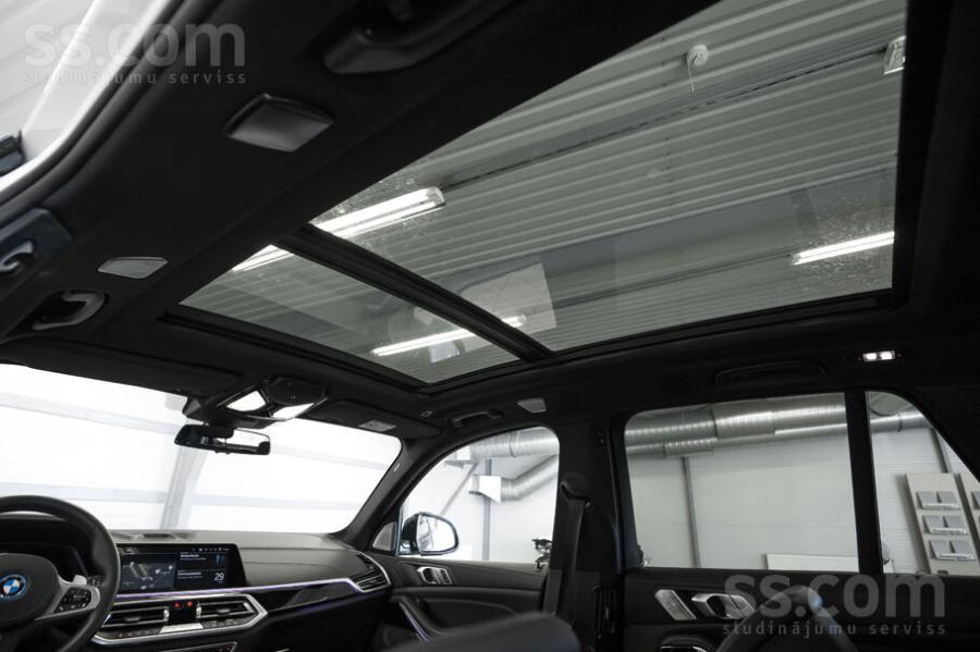 White BMW X5 2022 in Tukums, with an engine capacity of 3.00 L and mileage of 0 thousand km for 55777 €, photo 18 on AUTOMOTO.COM.LV