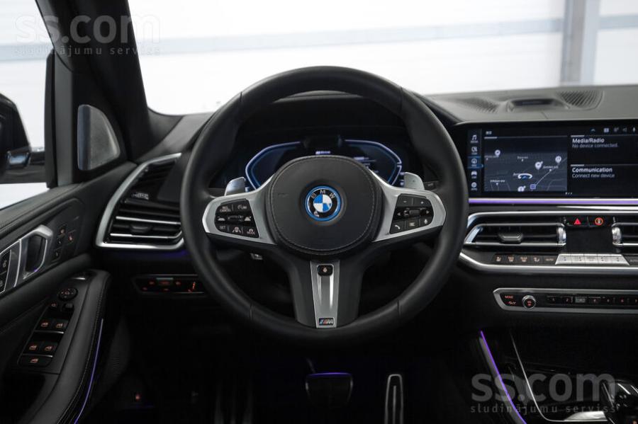 White BMW X5 2022 in Tukums, with an engine capacity of 3.00 L and mileage of 0 thousand km for 55777 €, photo 19 on AUTOMOTO.COM.LV