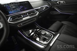 White BMW X5 2022 in Tukums, with an engine capacity of 3.00 L and mileage of 0 thousand km for 55777 €, photo 21 on AUTOMOTO.COM.LV