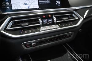White BMW X5 2022 in Tukums, with an engine capacity of 3.00 L and mileage of 0 thousand km for 55777 €, photo 22 on AUTOMOTO.COM.LV