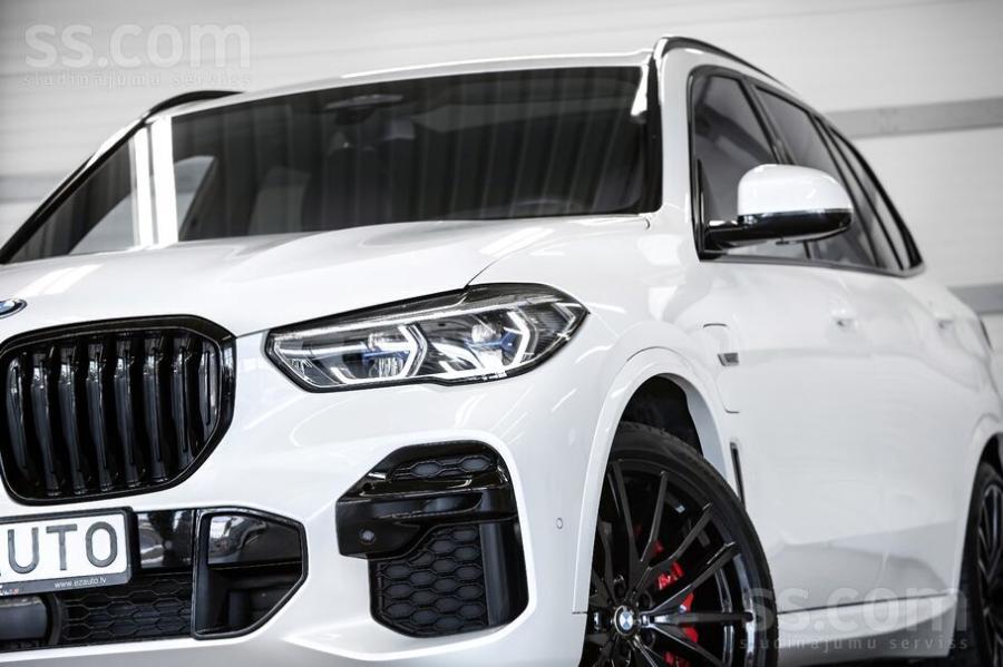 White BMW X5 2022 in Tukums, with an engine capacity of 3.00 L and mileage of 0 thousand km for 55777 €, photo 36 on AUTOMOTO.COM.LV