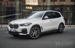 Balts BMW X5 2022 Rīga, ar dzinēja tilpumu 3.00 L un nobraukumu 92 tūkst. km par 38900 €, foto  vietnē AUTOMOTO.COM.LV