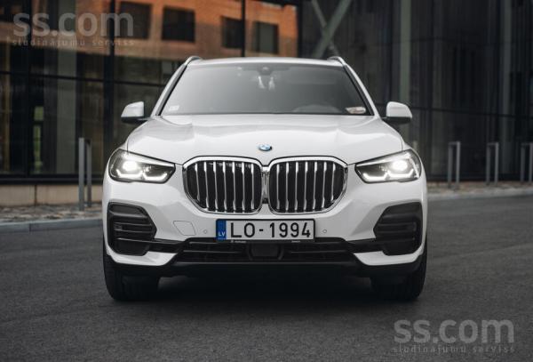 White BMW X5 2022 in Riga, with an engine capacity of 3.00 L and mileage of 92 thousand km for 38900 €, photo 3 on AUTOMOTO.COM.LV