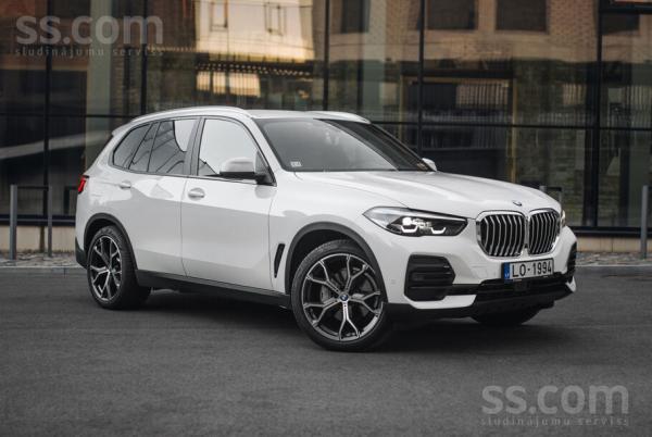 White BMW X5 2022 in Riga, with an engine capacity of 3.00 L and mileage of 92 thousand km for 38900 €, photo 4 on AUTOMOTO.COM.LV