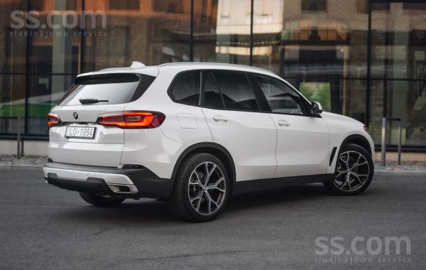 White BMW X5 2022 in Riga, with an engine capacity of 3.00 L and mileage of 92 thousand km for 38900 €, photo 5 on AUTOMOTO.COM.LV