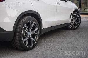 Balts BMW X5 2022 Rīga, ar dzinēja tilpumu 3.00 L un nobraukumu 92 tūkst. km par 38900 €, foto 7 vietnē AUTOMOTO.COM.LV