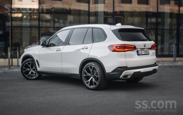 Balts BMW X5 2022 Rīga, ar dzinēja tilpumu 3.00 L un nobraukumu 92 tūkst. km par 38900 €, foto 9 vietnē AUTOMOTO.COM.LV