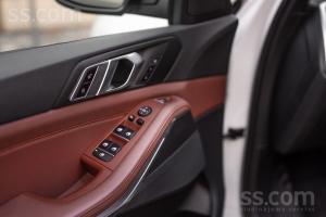 Balts BMW X5 2022 Rīga, ar dzinēja tilpumu 3.00 L un nobraukumu 92 tūkst. km par 38900 €, foto 12 vietnē AUTOMOTO.COM.LV
