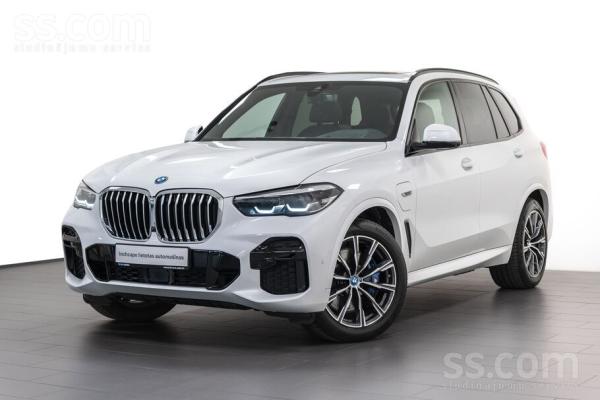 Balts BMW X5 2022 Rīga, ar dzinēja tilpumu 3.00 L un nobraukumu 17 tūkst. km par 66500 €, foto 1 vietnē AUTOMOTO.COM.LV