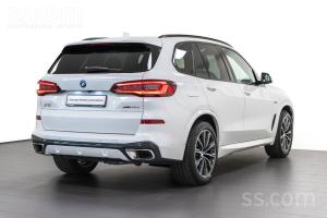 White BMW X5 2022 in Riga, with an engine capacity of 3.00 L and mileage of 17 thousand km for 66500 €, photo 3 on AUTOMOTO.COM.LV