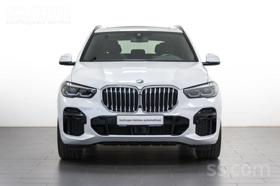 White BMW X5 2022 in Riga, with an engine capacity of 3.00 L and mileage of 17 thousand km for 66500 €, photo 4 on AUTOMOTO.COM.LV