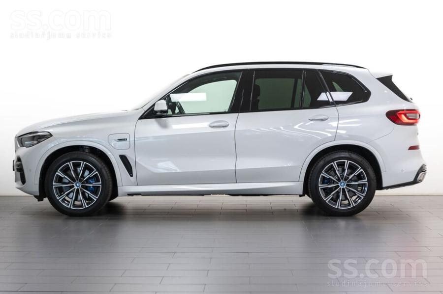 White BMW X5 2022 in Riga, with an engine capacity of 3.00 L and mileage of 17 thousand km for 66500 €, photo 10 on AUTOMOTO.COM.LV