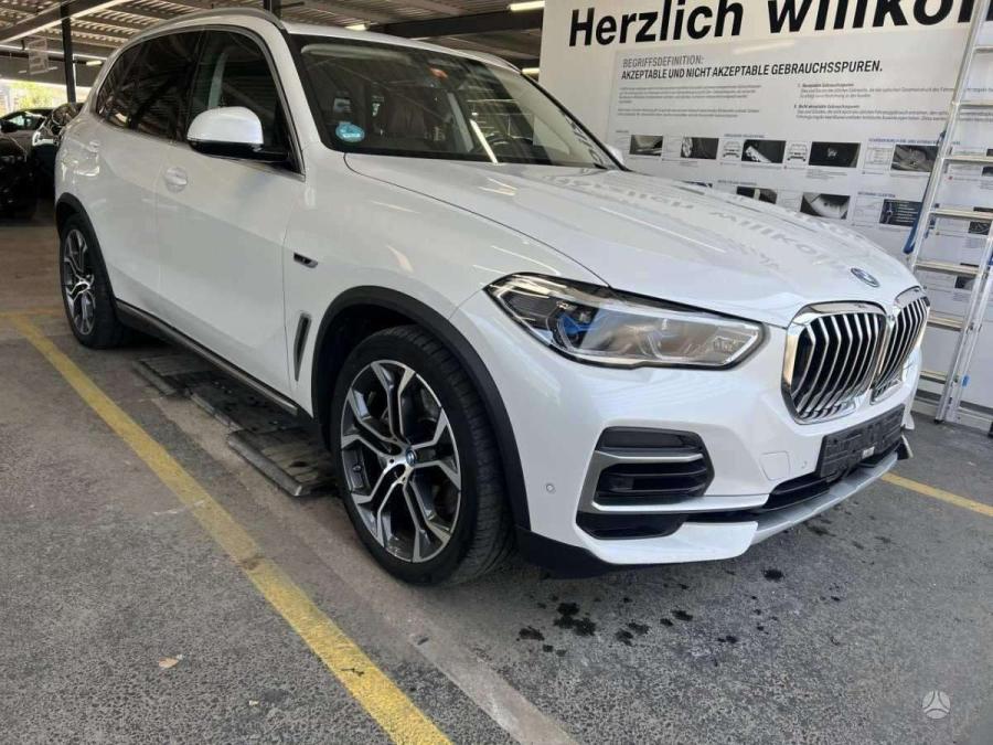 Balts BMW X5 2022 Viļņa, ar dzinēja tilpumu 3.00 L un nobraukumu 162 tūkst. km par 41777 €, foto 1 vietnē AUTOMOTO.COM.LV