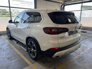 Balts BMW X5 2022 Viļņa, ar dzinēja tilpumu 3.00 L un nobraukumu 162 tūkst. km par 41777 €, foto 5 vietnē AUTOMOTO.COM.LV