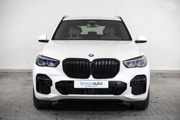 White BMW X5 2022 in Vilnius, with an engine capacity of 3.00 L and mileage of 85 thousand km for 54491 €, photo 7 on AUTOMOTO.COM.LV