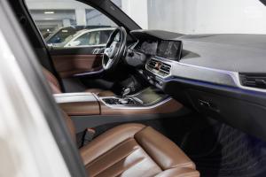Balts BMW X5 2022 Viļņa, ar dzinēja tilpumu 3.00 L un nobraukumu 85 tūkst. km par 54491 €, foto 18 vietnē AUTOMOTO.COM.LV