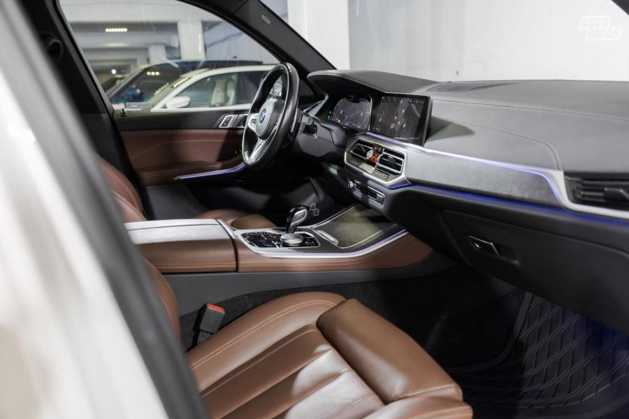 Balts BMW X5 2022 Viļņa, ar dzinēja tilpumu 3.00 L un nobraukumu 85 tūkst. km par 54491 €, foto 18 vietnē AUTOMOTO.COM.LV