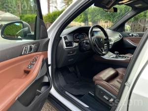 White BMW X5 2022 in Riga, with an engine capacity of 3.00 L and mileage of 103 thousand km for 42390 €, photo 10 on AUTOMOTO.COM.LV