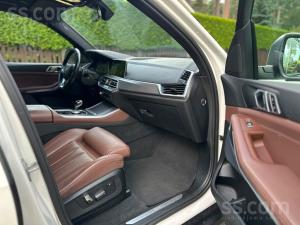 White BMW X5 2022 in Riga, with an engine capacity of 3.00 L and mileage of 103 thousand km for 42390 €, photo 22 on AUTOMOTO.COM.LV