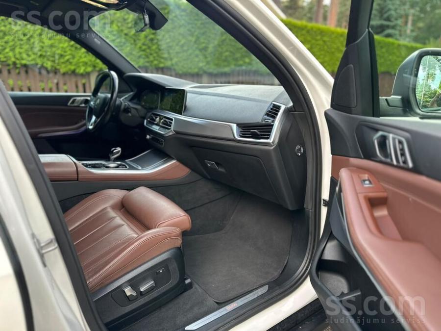 White BMW X5 2022 in Riga, with an engine capacity of 3.00 L and mileage of 103 thousand km for 42390 €, photo 22 on AUTOMOTO.COM.LV