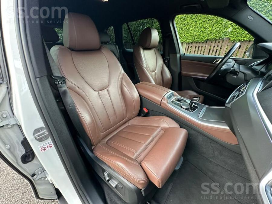 White BMW X5 2022 in Riga, with an engine capacity of 3.00 L and mileage of 103 thousand km for 42390 €, photo 24 on AUTOMOTO.COM.LV
