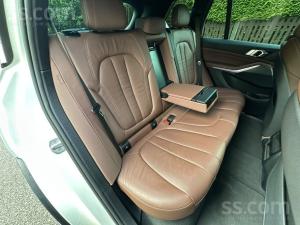 White BMW X5 2022 in Riga, with an engine capacity of 3.00 L and mileage of 103 thousand km for 42390 €, photo 26 on AUTOMOTO.COM.LV