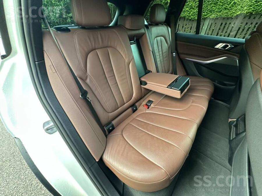 White BMW X5 2022 in Riga, with an engine capacity of 3.00 L and mileage of 103 thousand km for 42390 €, photo 26 on AUTOMOTO.COM.LV