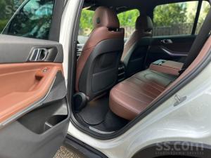 White BMW X5 2022 in Riga, with an engine capacity of 3.00 L and mileage of 103 thousand km for 42390 €, photo 27 on AUTOMOTO.COM.LV