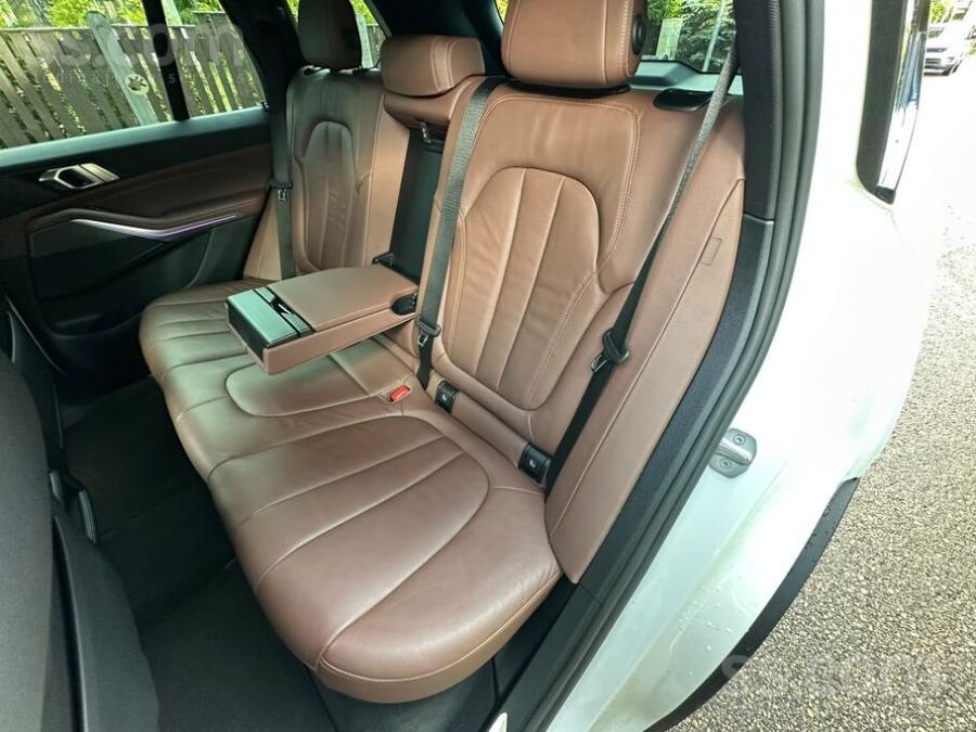 White BMW X5 2022 in Riga, with an engine capacity of 3.00 L and mileage of 103 thousand km for 42390 €, photo 28 on AUTOMOTO.COM.LV