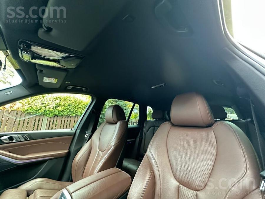 White BMW X5 2022 in Riga, with an engine capacity of 3.00 L and mileage of 103 thousand km for 42390 €, photo 29 on AUTOMOTO.COM.LV