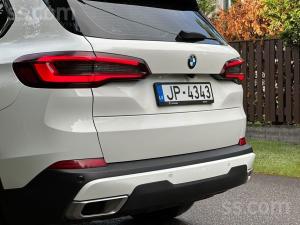 White BMW X5 2022 in Riga, with an engine capacity of 3.00 L and mileage of 103 thousand km for 42390 €, photo 30 on AUTOMOTO.COM.LV