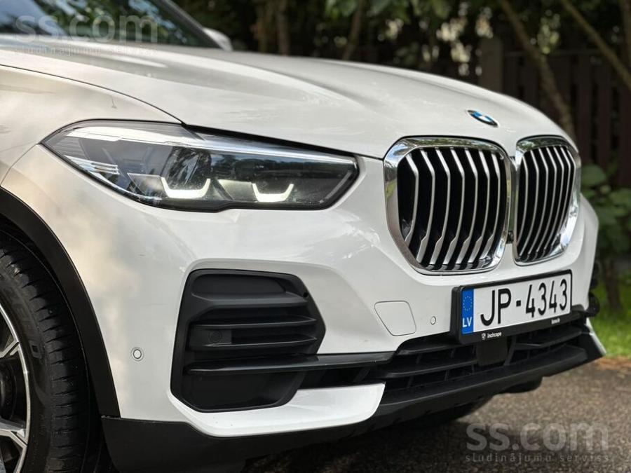 White BMW X5 2022 in Riga, with an engine capacity of 3.00 L and mileage of 103 thousand km for 42390 €, photo 31 on AUTOMOTO.COM.LV
