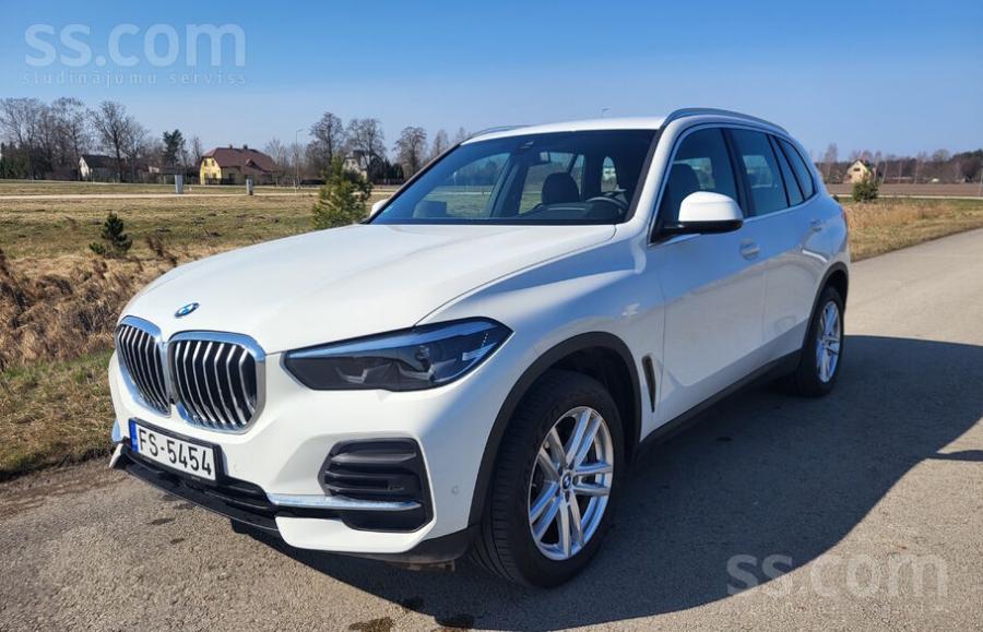 Balts BMW X5 2022 Rīga, ar dzinēja tilpumu 3.00 L un nobraukumu 40 tūkst. km par 43500 €, foto 1 vietnē AUTOMOTO.COM.LV