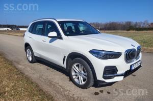 Balts BMW X5 2022 Rīga, ar dzinēja tilpumu 3.00 L un nobraukumu 40 tūkst. km par 43500 €, foto 3 vietnē AUTOMOTO.COM.LV