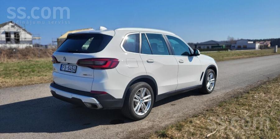 Balts BMW X5 2022 Rīga, ar dzinēja tilpumu 3.00 L un nobraukumu 40 tūkst. km par 43500 €, foto 4 vietnē AUTOMOTO.COM.LV