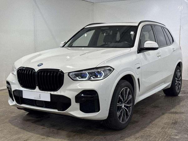 Balts BMW X5 2022 Viļņa, ar dzinēja tilpumu 3.00 L un nobraukumu 122 tūkst. km par 47222 €, foto 1 vietnē AUTOMOTO.COM.LV