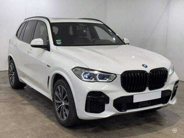 Balts BMW X5 2022 Viļņa, ar dzinēja tilpumu 3.00 L un nobraukumu 122 tūkst. km par 47222 €, foto 2 vietnē AUTOMOTO.COM.LV