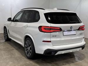 White BMW X5 2022 in Vilnius, with an engine capacity of 3.00 L and mileage of 122 thousand km for 47222 €, photo 4 on AUTOMOTO.COM.LV