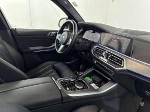 White BMW X5 2022 in Vilnius, with an engine capacity of 3.00 L and mileage of 122 thousand km for 47222 €, photo 10 on AUTOMOTO.COM.LV