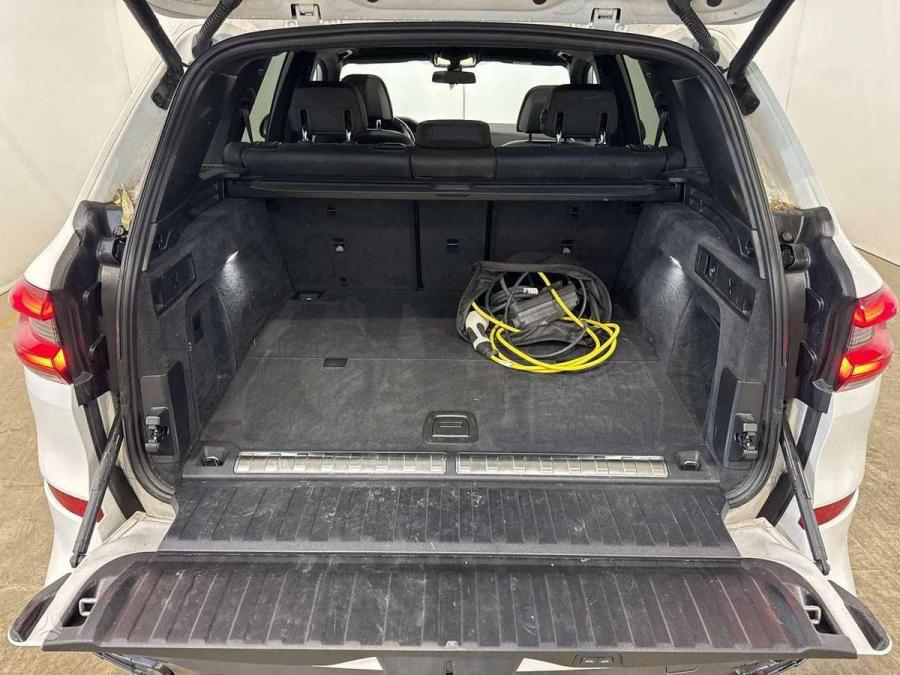 White BMW X5 2022 in Vilnius, with an engine capacity of 3.00 L and mileage of 122 thousand km for 47222 €, photo 16 on AUTOMOTO.COM.LV