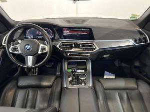 White BMW X5 2022 in Vilnius, with an engine capacity of 3.00 L and mileage of 122 thousand km for 47222 €, photo 19 on AUTOMOTO.COM.LV