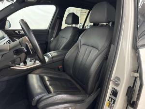 White BMW X5 2022 in Vilnius, with an engine capacity of 3.00 L and mileage of 122 thousand km for 47222 €, photo 22 on AUTOMOTO.COM.LV
