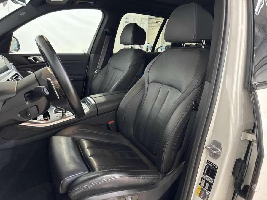 White BMW X5 2022 in Vilnius, with an engine capacity of 3.00 L and mileage of 122 thousand km for 47222 €, photo 22 on AUTOMOTO.COM.LV