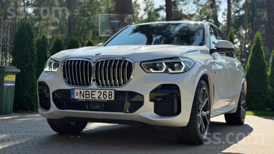Balts BMW X5 2022 Rīga, ar dzinēja tilpumu 3.00 L un nobraukumu 92 tūkst. km par 49490 €, foto 1 vietnē AUTOMOTO.COM.LV