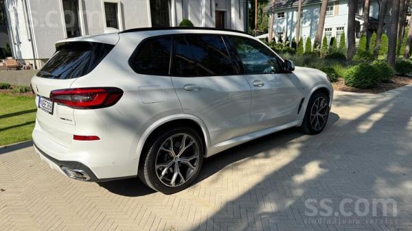 White BMW X5 2022 in Riga, with an engine capacity of 3.00 L and mileage of 92 thousand km for 49490 €, photo 6 on AUTOMOTO.COM.LV