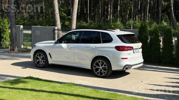 White BMW X5 2022 in Riga, with an engine capacity of 3.00 L and mileage of 92 thousand km for 49490 €, photo 9 on AUTOMOTO.COM.LV