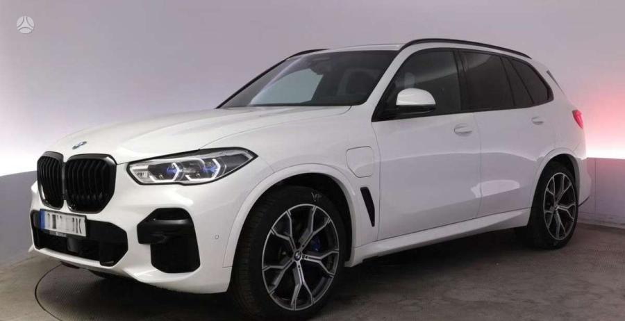 Balts BMW X5 2022 Viļņa, ar dzinēja tilpumu 3.00 L un nobraukumu 97 tūkst. km par 59500 €, foto 1 vietnē AUTOMOTO.COM.LV